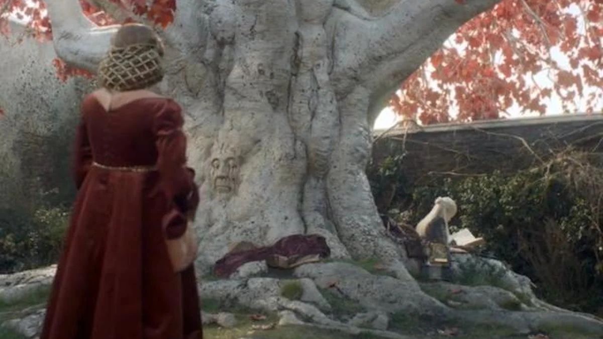What is a Weirwood Tree doing in the Red Keep? - Crude Mirror Media
